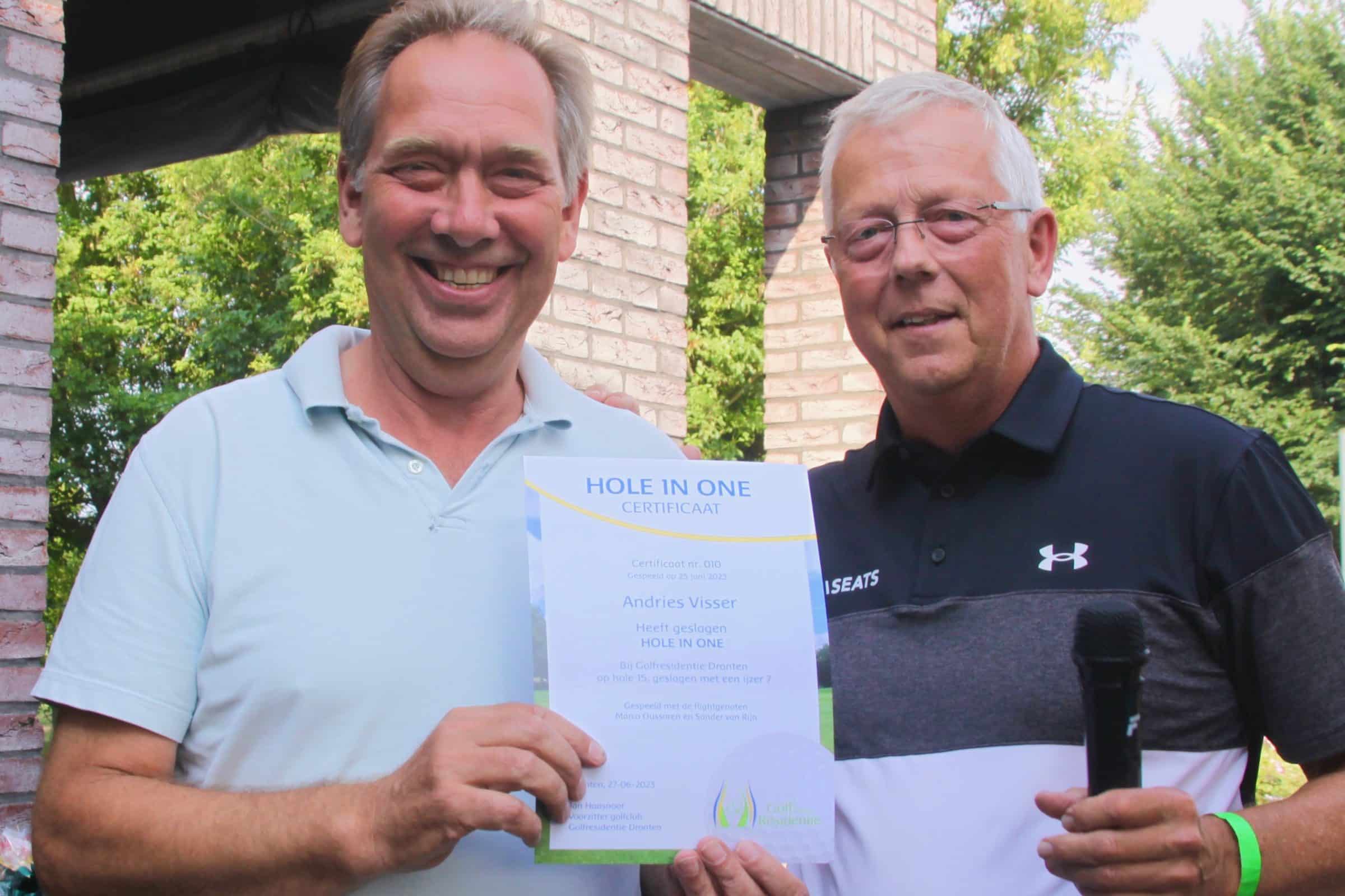 Andries Visser ontvangt certificaat voor hole in one | Golfresidentie ...